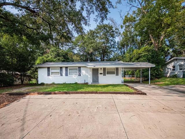 4 bed, 2 bath house, Available August 2025!