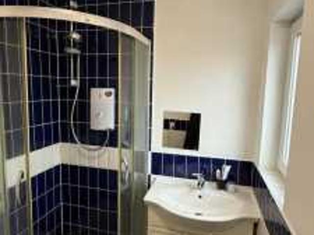 4 Bed, 2 bath, Separate living Property Coulsdon Road, CR5