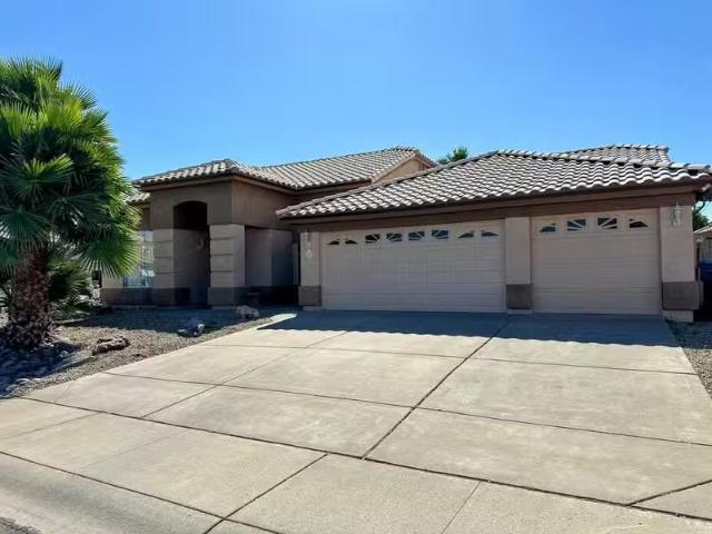 4 Bed 2 Bath w/POOL in Northgate Village Call Ryan 19449 N 36.