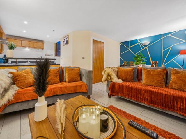 4 Bed 3 Bath House in Hotwells
