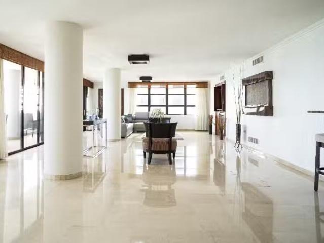 4 Bed / 3.5 Bath Beachfront Apartment in Condado 2 Calle Cand.