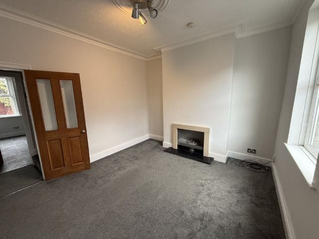 4 bed Terraced To Let