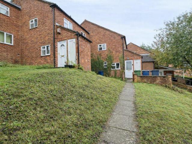 4 Bed Terraced, Cotswold Way, High. 4 bed terraced house to rent £2,175 pcm £502 pw
