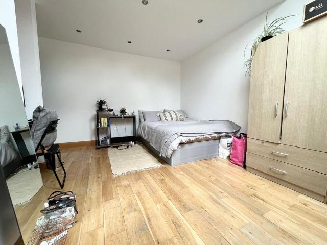 4 Bed Terraced House, Tavistock Mews, N19