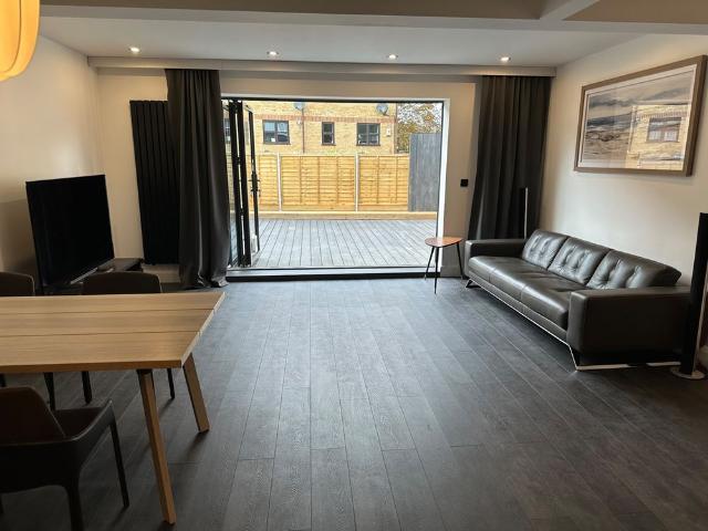 4 Bed Terraced House, Tenbury Court, SW2