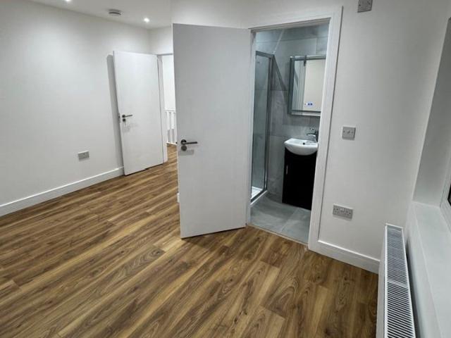 4 Bed Terraced House, The Green, W3