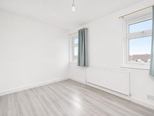 4 bed Terraced House To Let