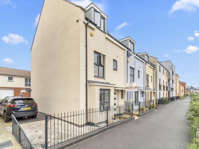 4 bed terraced house to rent in Eighteen Acre Drive, Patchway, Bristol