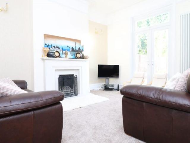 4 bed terraced house to rent Warwick Gardens, Ilford IG1 available now