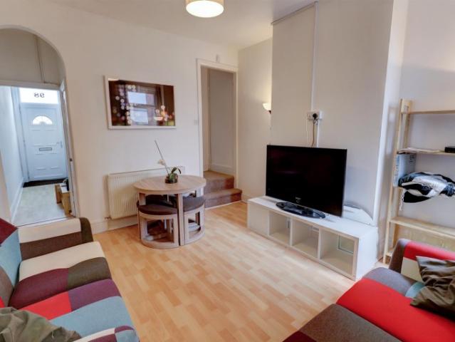 4 BED Terraced House To rent