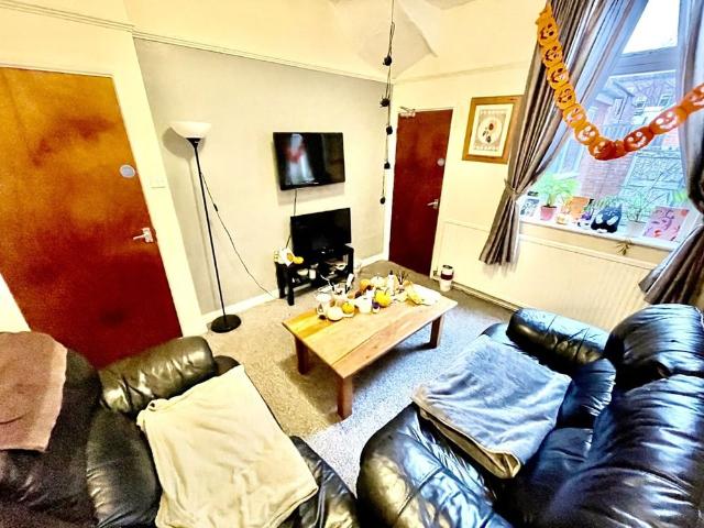 4 Bed Terraced House, Tudor Grove, NG1