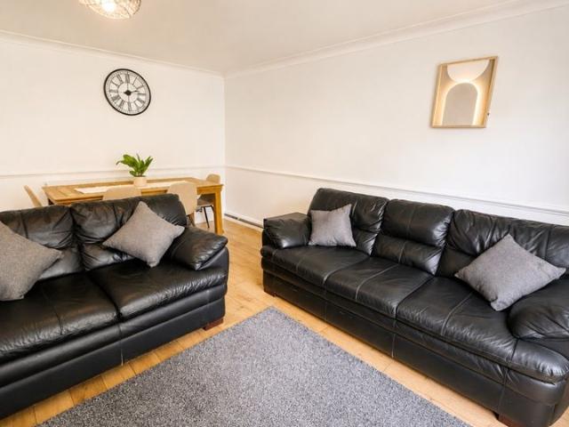 4 Bed Terraced House, Turnpike Close, SE8