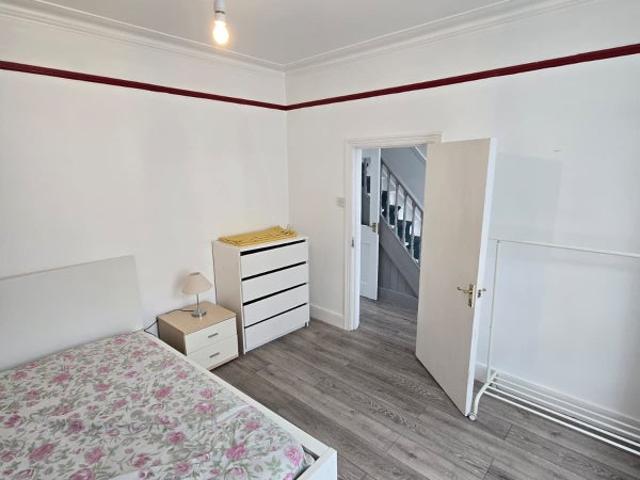 4 Bed Terraced House, Undine St SW17