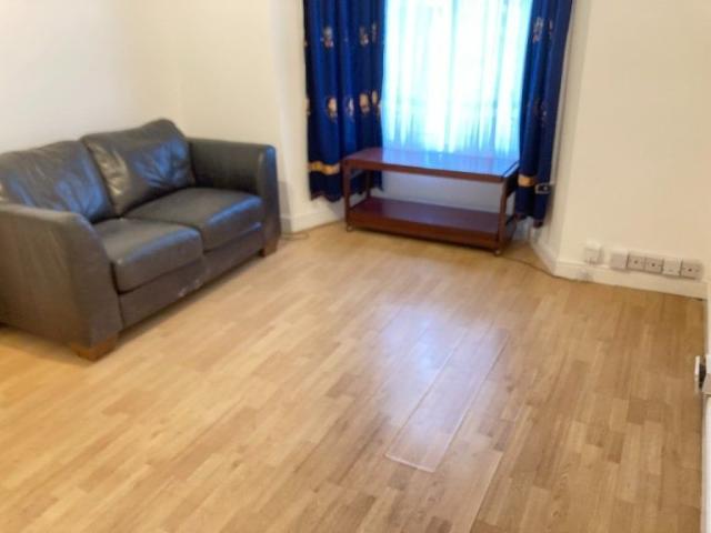 4 Bed Terraced House, Very Near Vespan Road Area, W12