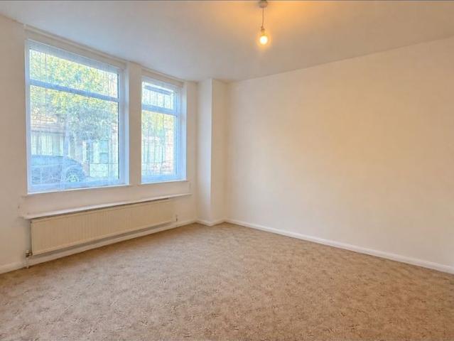 4 Bed Terraced House, Warwick Road, E15