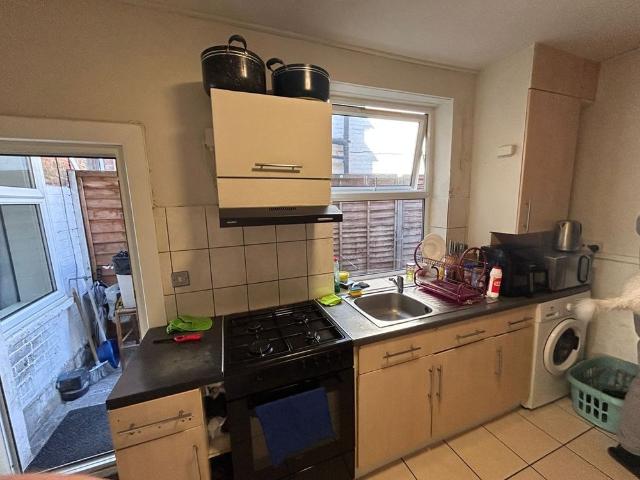 4 Bed Terraced House, Waverley Road, E17