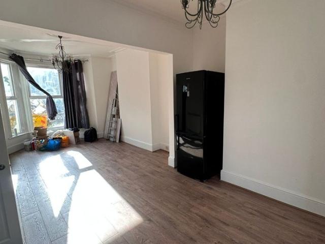 4 Bed Terraced House, Wentworth Road, E12