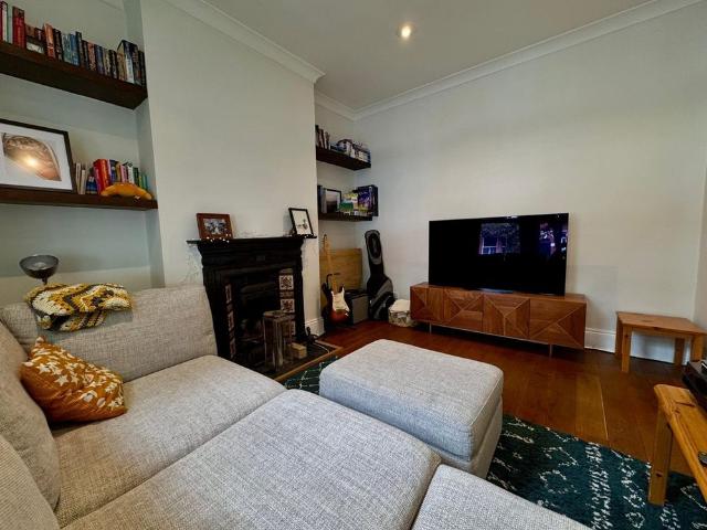 4 Bed Terraced House, Wimbledon, SW19