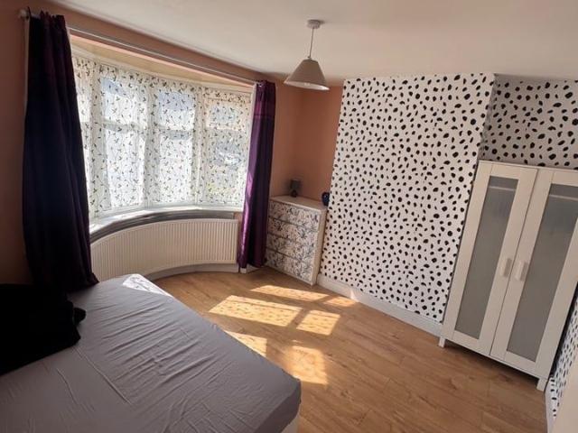 4 Bed Terraced House, Woodstock Road, HA0