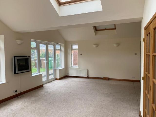 4 Bed Terraced House, Wroxham Drive, NG8