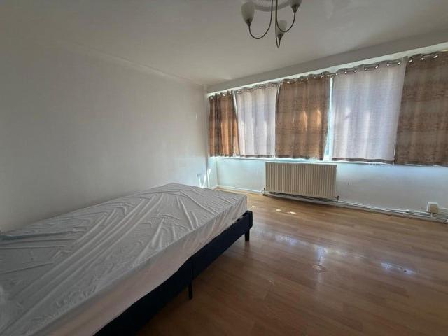 4 Bed Terraced House, Addison Road, SE25