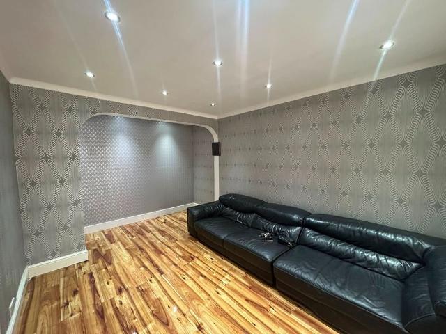 4 Bed Terraced House, Ash Grove, TW5
