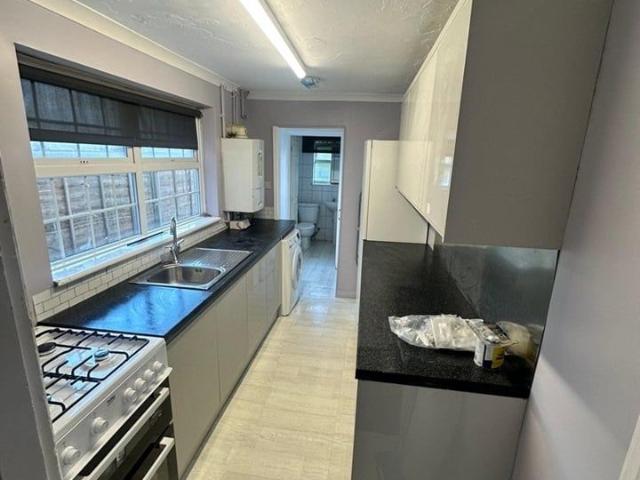 4 Bed Terraced House, Belmont Road, RG30