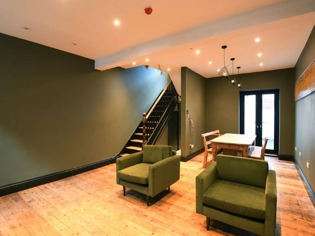 4 Bed Terraced House, Canrobert St, E2