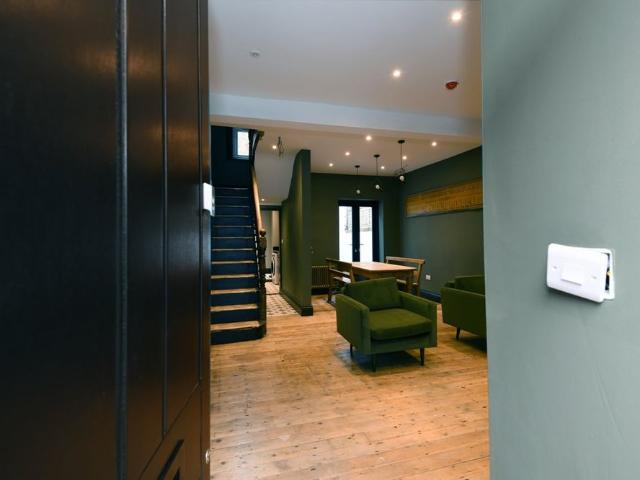 4 Bed Terraced House, Canrobert St, E2