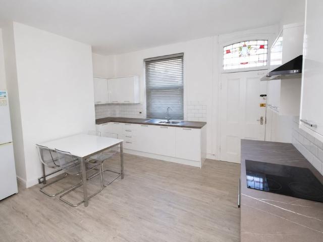 4 Bed Terraced House, Cemetery Road, LS11