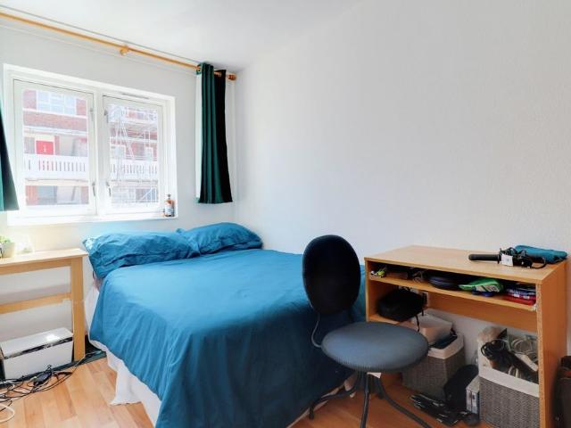 4 Bed Terraced House, Chaplin Close, SE1
