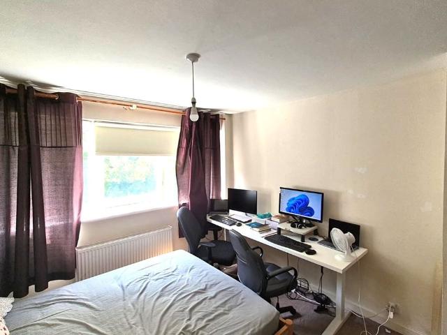 4 Bed Terraced House, Chichele Gardens, CR0