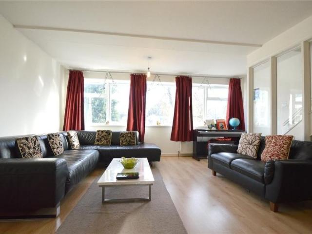 4 Bed Terraced House, Chichele Gardens, CR0