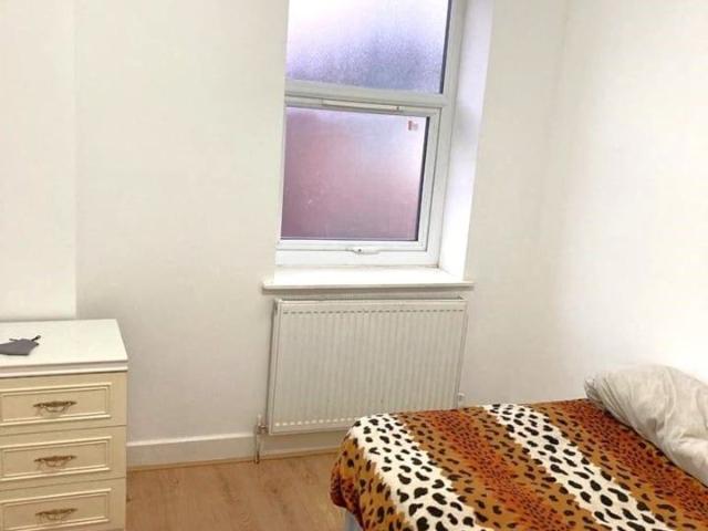 4 Bed Terraced House, Cowesby St, M14
