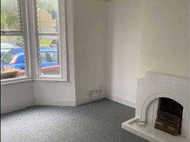 4 Bed Terraced House, Clifton Place, BS5