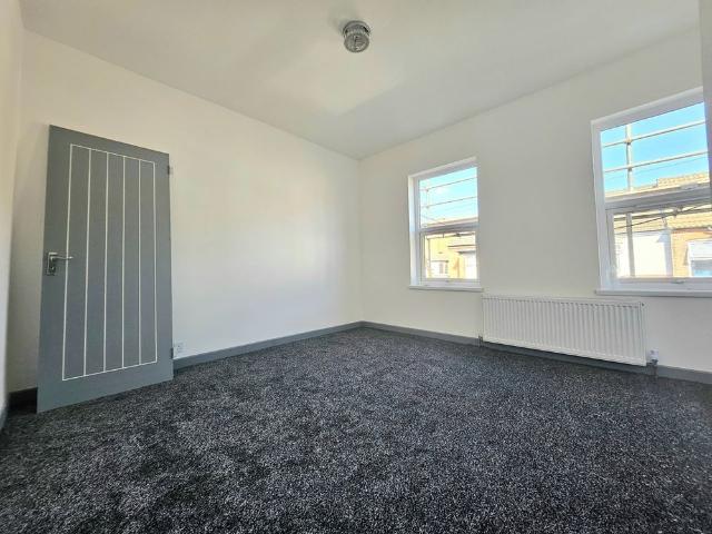 4 Bed Terraced House, Dale Road, LU1