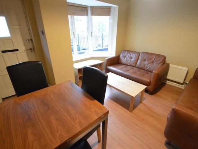 4 Bed Terraced House, Dearden St, M15