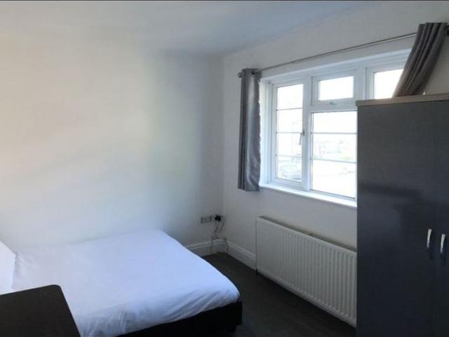 4 Bed Terraced House, Donoghue Cottages, E14