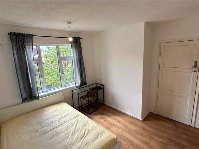 4 Bed Terraced House, Duff St, E14