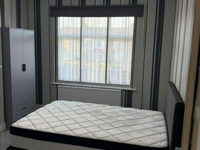 4 Bed Terraced House, Eastern Avenue, IG2