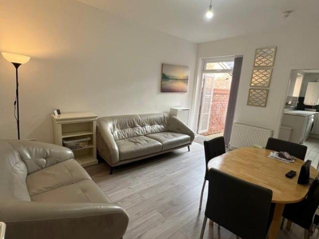4 Bed Terraced House, Eston Street, M13