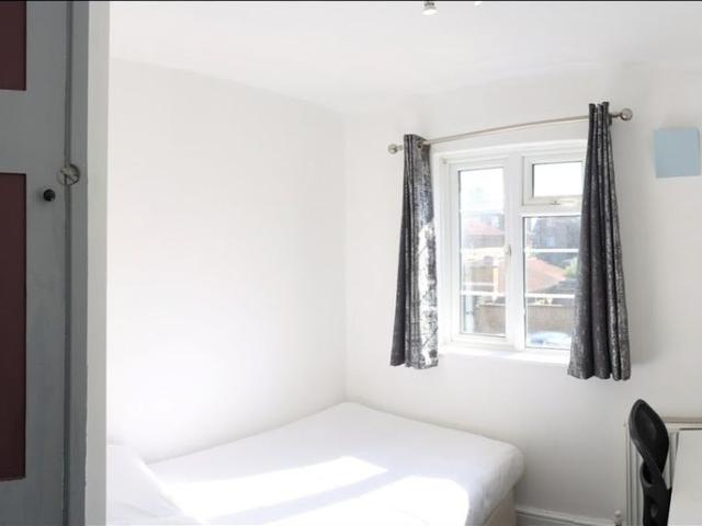 4 Bed Terraced House, Galsworthy Avenue, E14