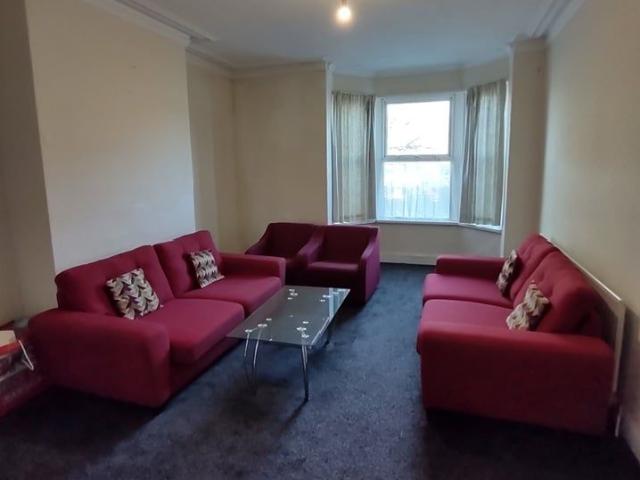 4 Bed Terraced House, Gathorne Terrace, LS8