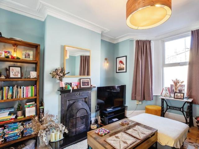 3 Bed Terraced House, Gipsy Road, SE27