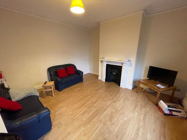 4 Bed Terraced House, Glebe Place, LS5