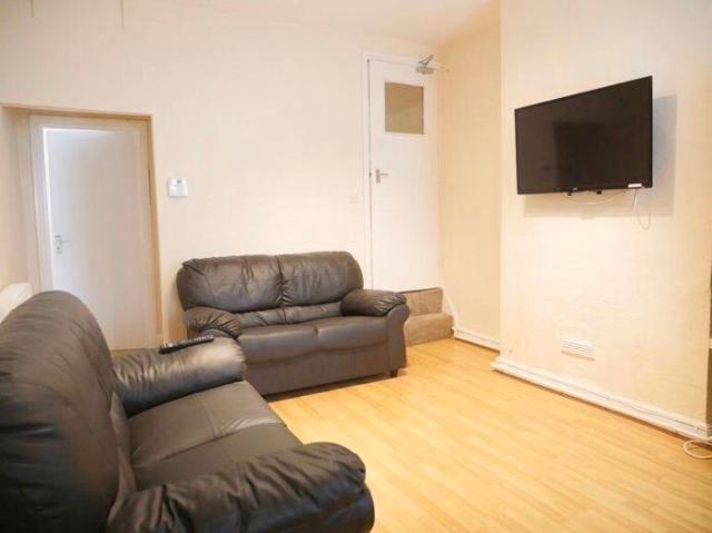 4 Bed Terraced House, Gregory Boulevard, NG7