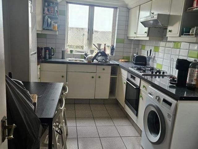 4 Bed Terraced House, Hannell Road, SW6