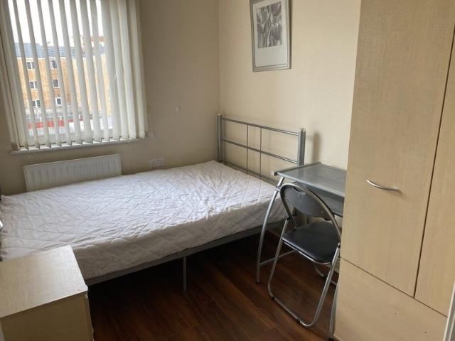 4 Bed Terraced House, Hitchen St, M13