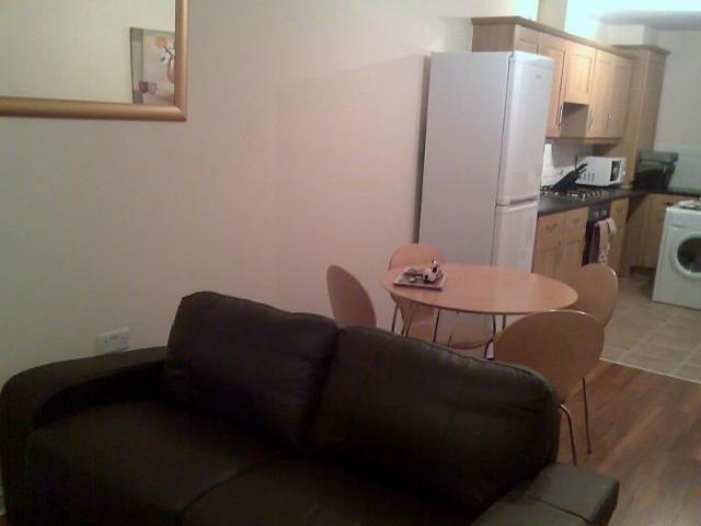 4 Bed Terraced House, Hitchen St, M13