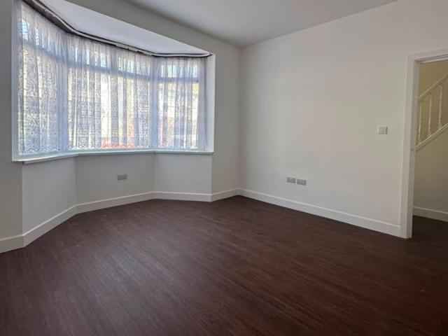 4 Bed Terraced House, Holland Road, E6
